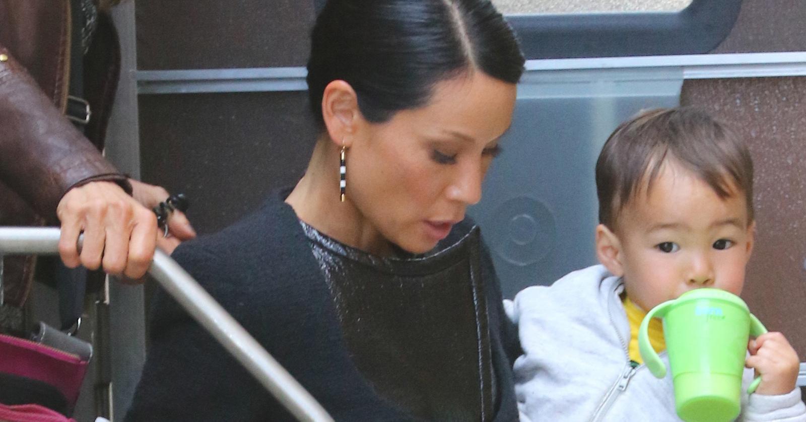 Pics Lucy Liu With Her Son On The Set Of Her Netflix Show Set It Up