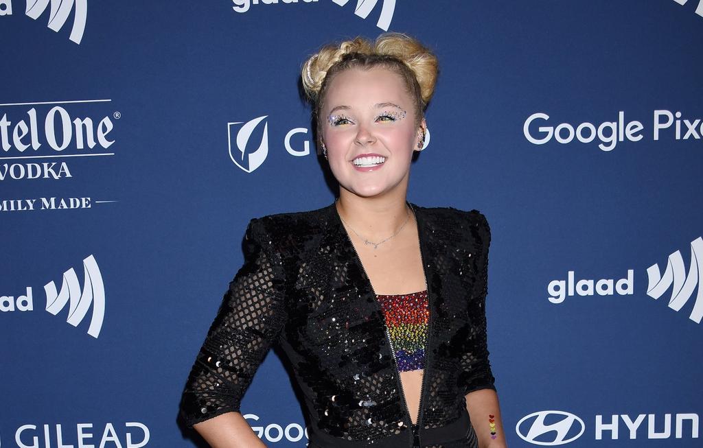 JoJo Siwa & New Girlfriend Avery Cyrus Confirm Dating Buzz With A Kiss