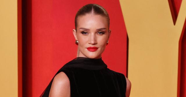 Rosie Huntington-Whiteley Models Lingerie From Her Collection: Photos
