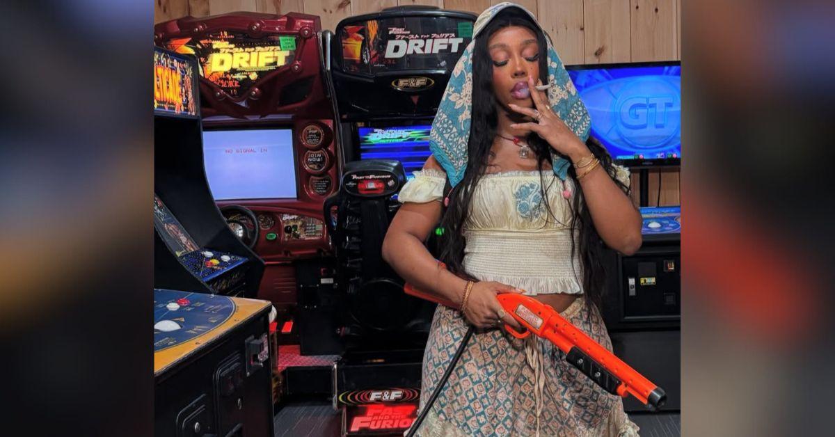 SZA Bares Her Cleavage In Cheeky Yellow Bodysuit: Photos