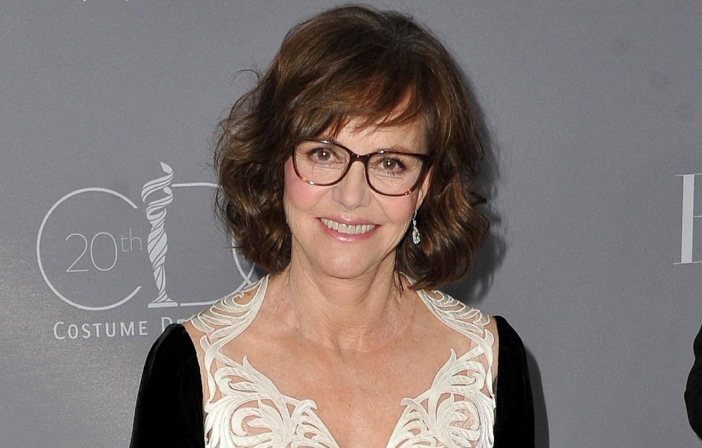 Sally Field Recalls Robin Williams Supporting Her Amid Father's Death