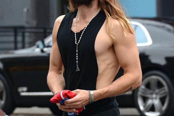 Jared Leto Shows Off His Buff Biceps and Hot Bod in a Muscle Tee—See ...