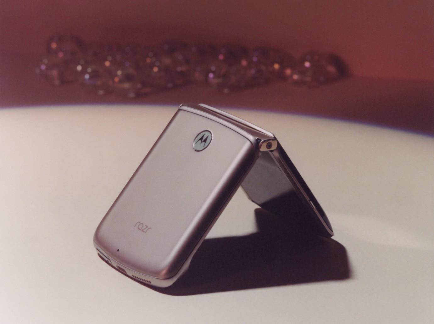 The Iconic Motorola RAZR Is Back And Giving Us Nostalgic 2000s Vibes