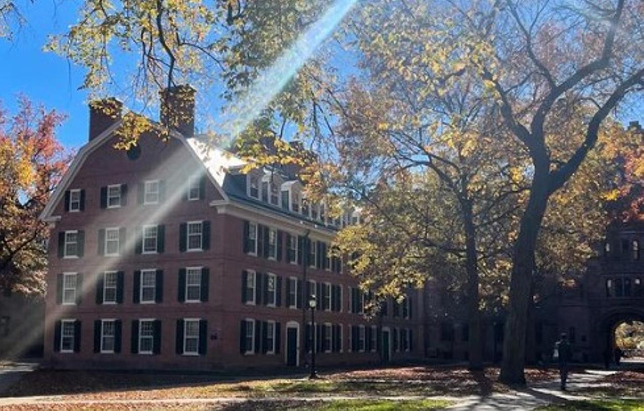 Jennifer Lopez's Sister Lynda Visits Violet Affleck At Yale