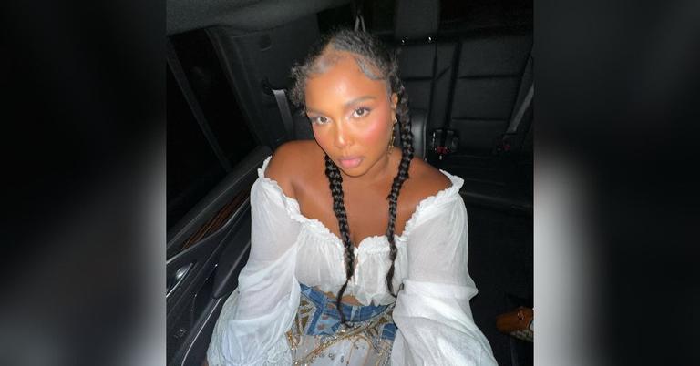 Lizzo Shows Off Slim Figure While Rocking Milkmaid Braids: Photos