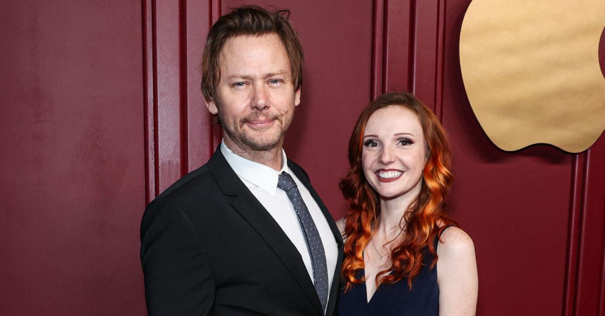 'Westworld' Star Jimmi Simpson's Girlfriend Defends Couple's Age Gap