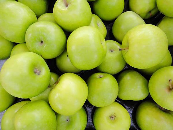 Healthy Eats: A Delicious Apple Dessert That Won't Break The Caloric Bank