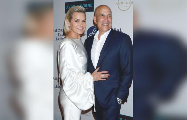 Yolanda Hadid Snuggles With Boyfriend During Their First Red Carpet ...