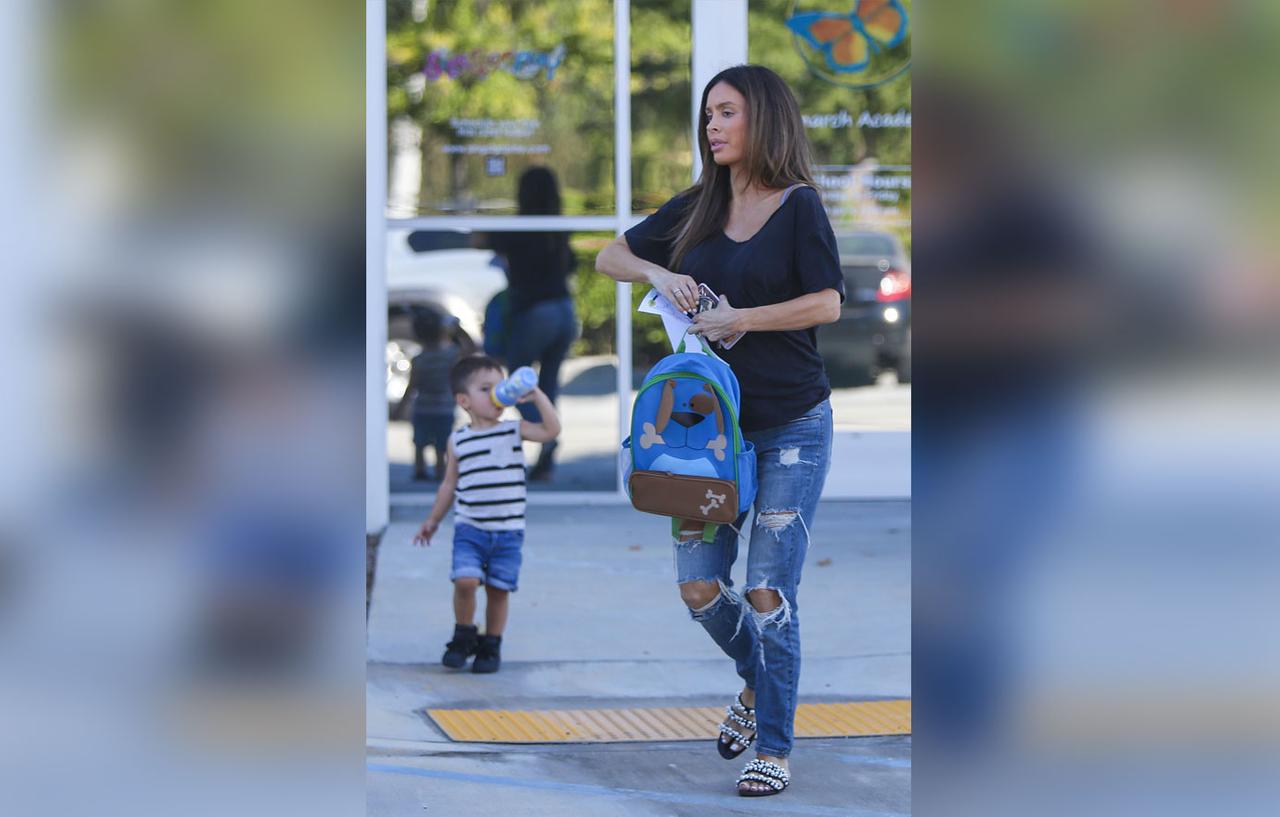 'Six-Pack Mom' Sarah Stage Shows Growing Baby Belly In These Pics