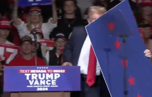 Donald Trump Stops Rally After Sign Falls On His Teleprompter