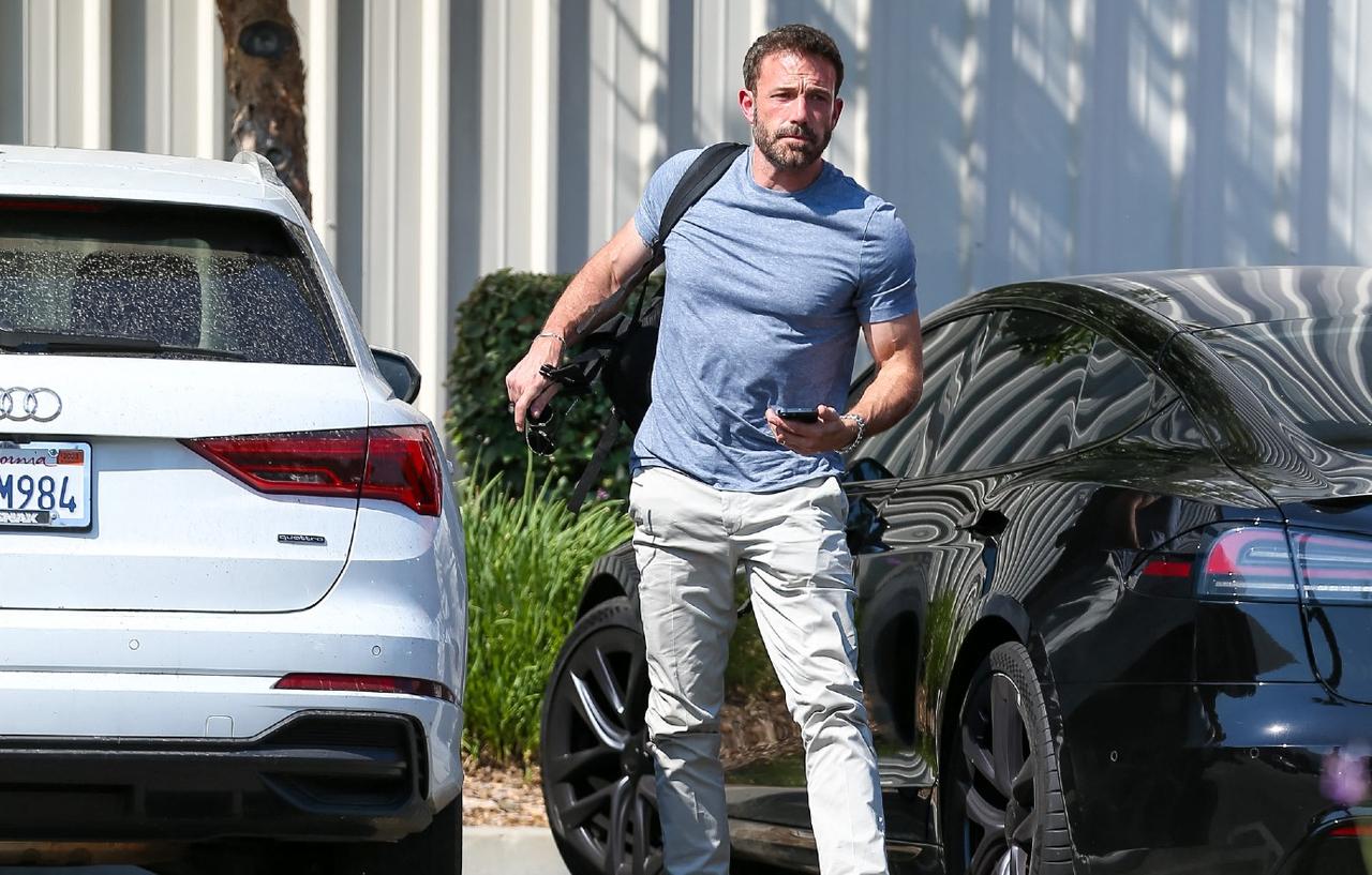 Ben Affleck Shows Off His Smile While Strolling In Los Angeles