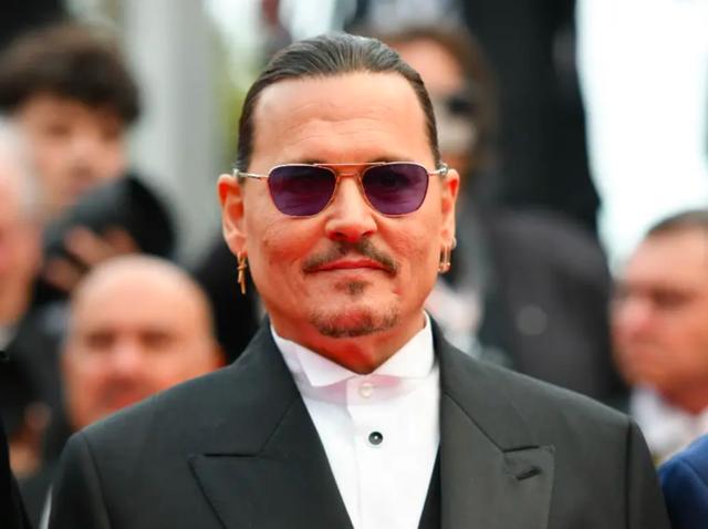 Johnny Depp Postpones Tour After Suffering Ankle Injury