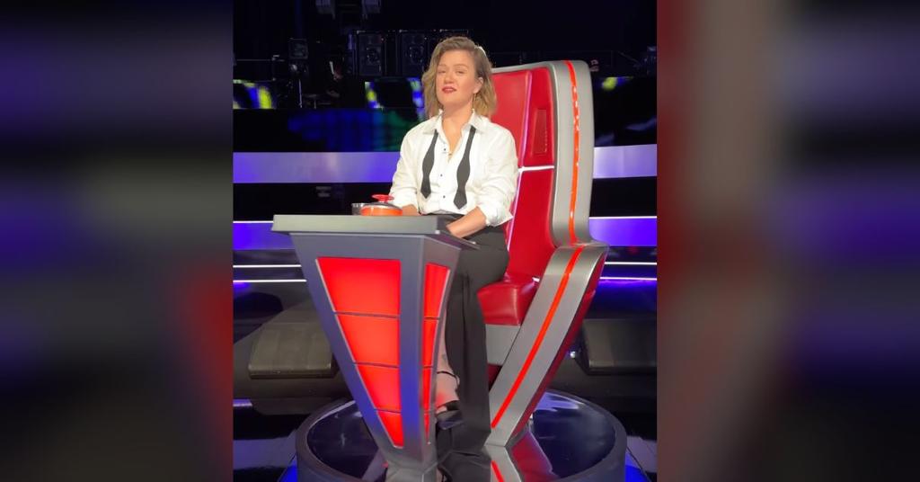 Kelly Clarkson Debuts New Bob Haircut Returning To 'The Voice': Watch