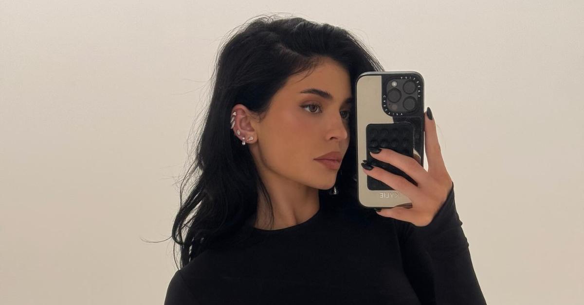 Kylie Jenner Flaunts Perfect Body In Tight Workout Set: Photos