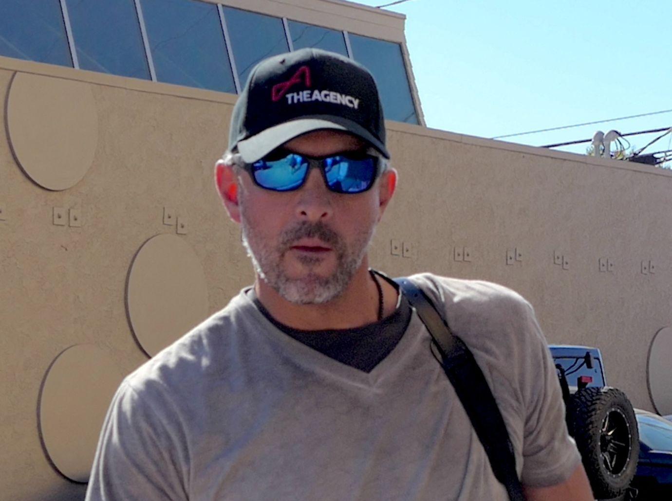 Mauricio Umansky Spotted Kissing Girlfriend Nikita Kahn In Mexico