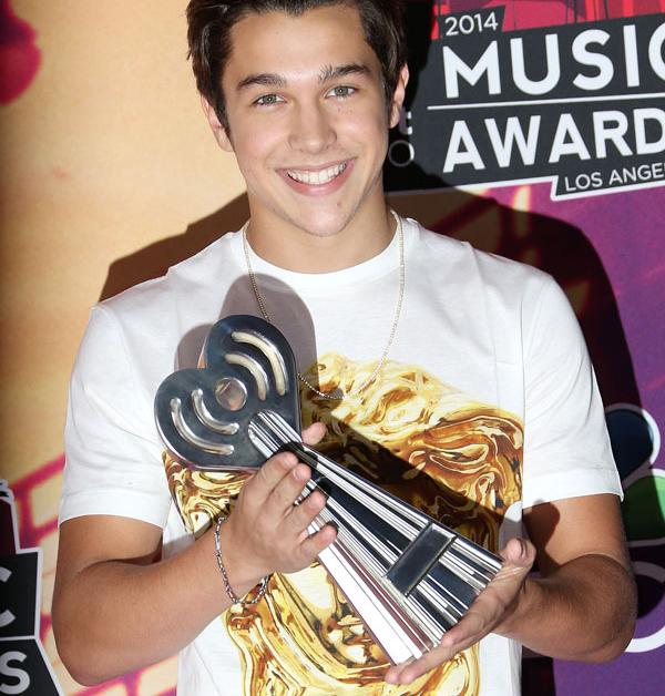 Pics From Last Night: Austin Mahone Wins Big at the iHeart Radio Music ...