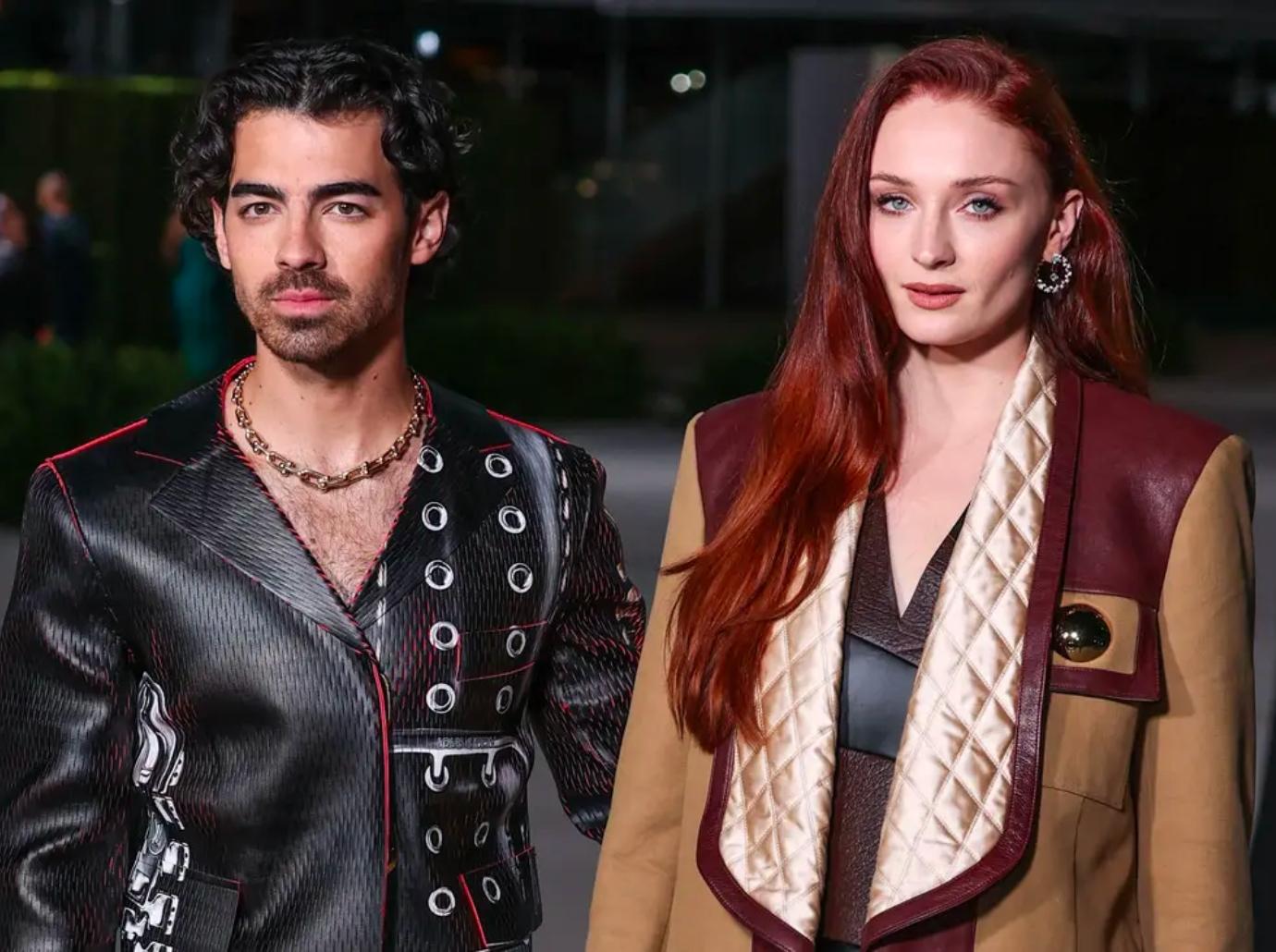 Joe Jonas Is Ringless In First Performance Since Sophie Turner Split