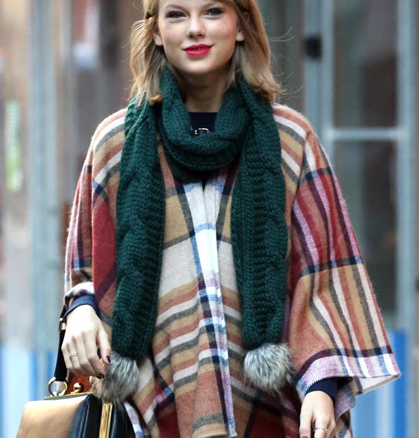 Taylor Swift at the Thanksgiving Day Parade, Grumpy Cat's Christmas ...