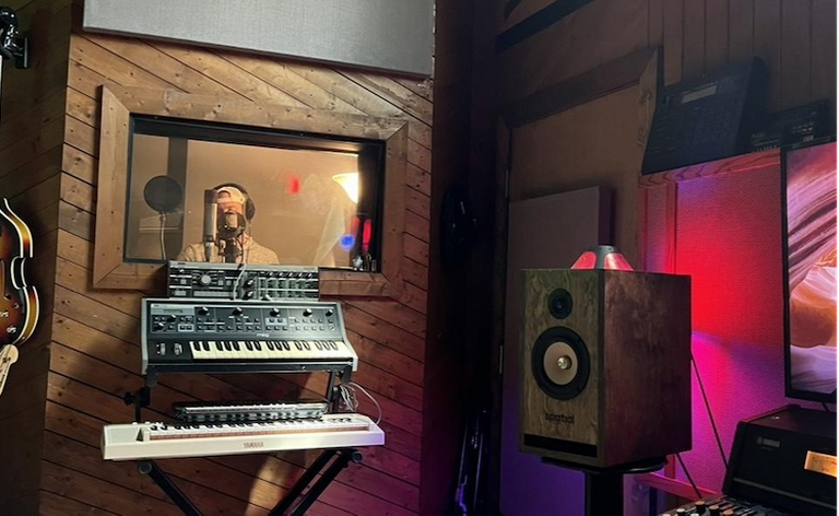 PR Guru Zack Teperman Releases New Single 'Waves'