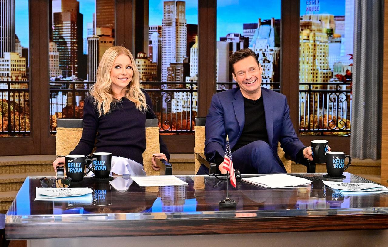 Kelly Ripa Still Sick As She Hosts 'Live With Kelly & Ryan'