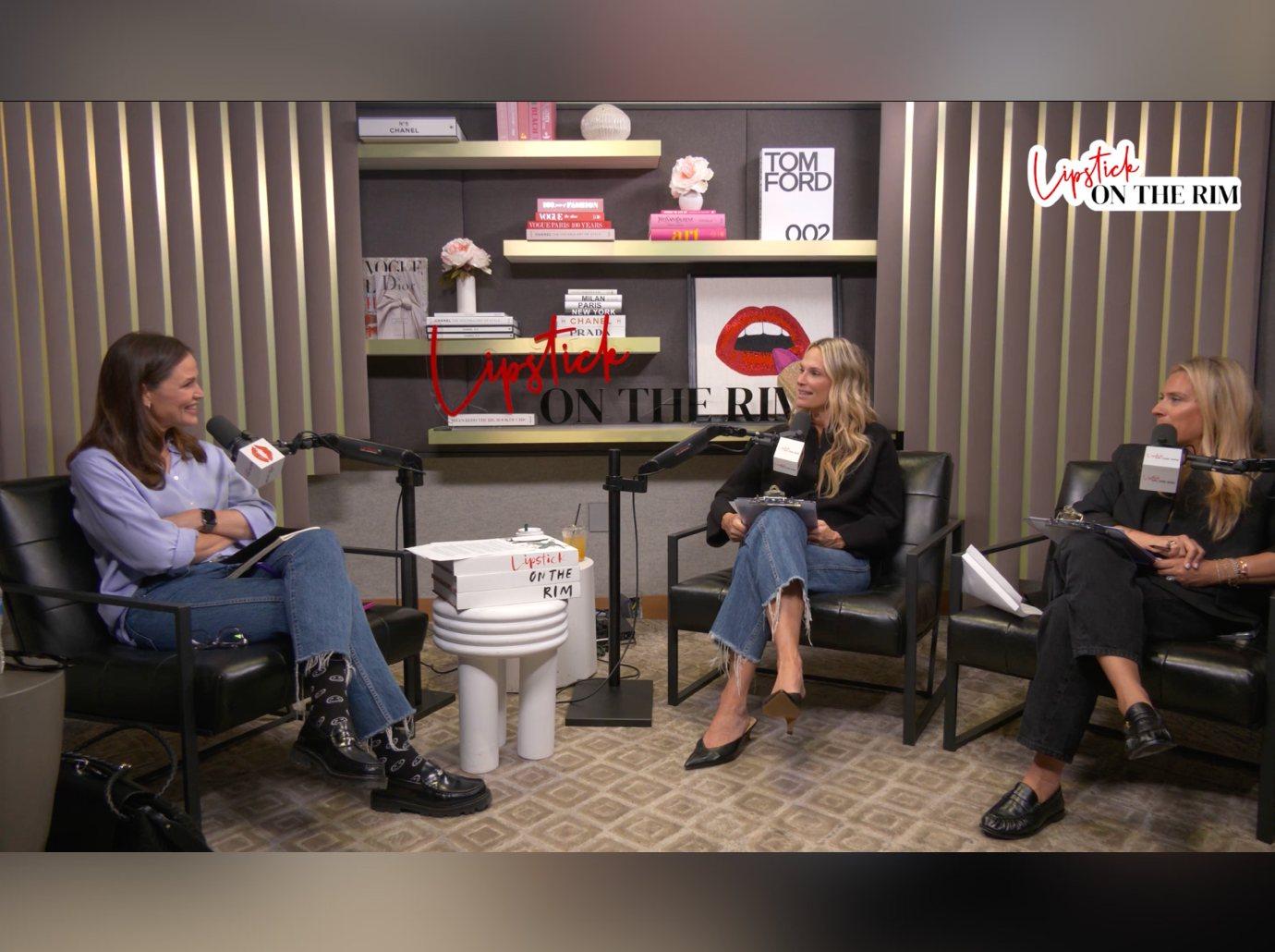 Jennifer Garner Admits She Sometimes Feels A 'Cloud' Over Her Head