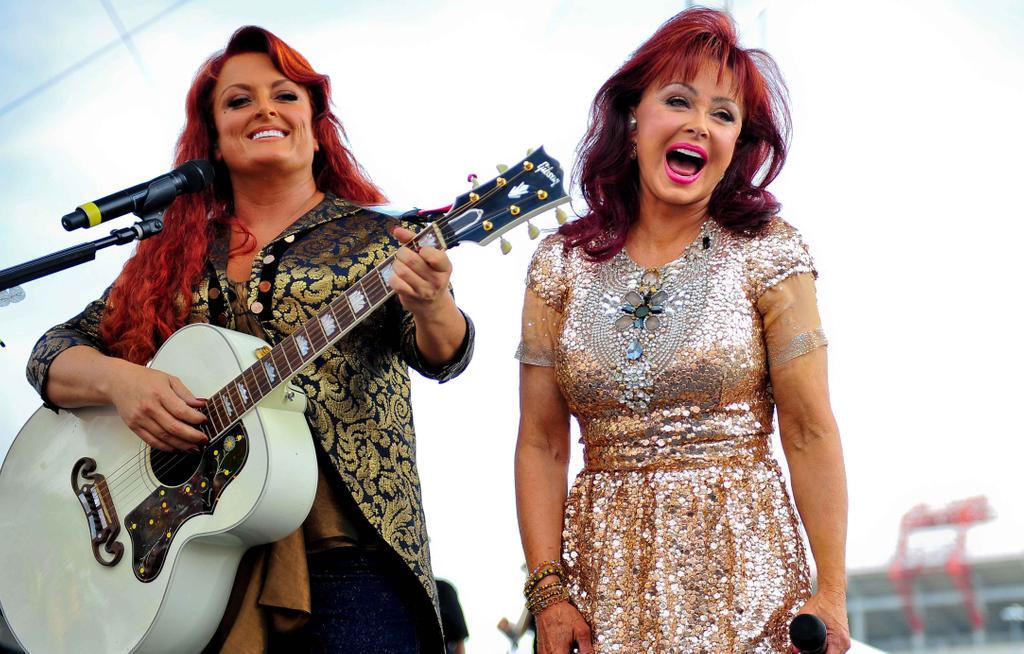 Wynonna Judd Admits Dealing With Mom Naomi's Death Was 'Heavy'