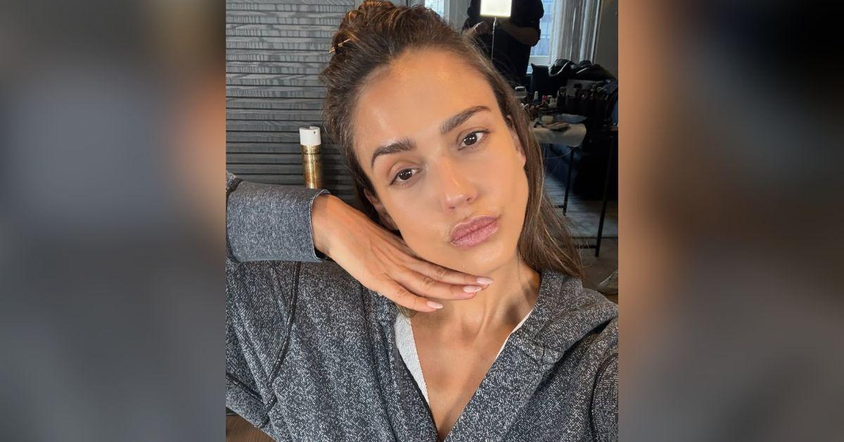 Towel-Clad Jessica Alba Relaxes In Sauna After Cash Warren Split: Photo