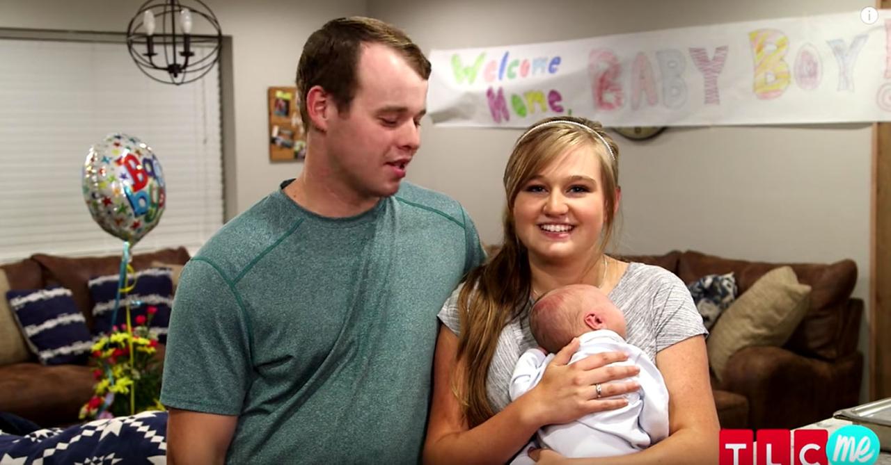 Joseph & Kendra Duggar's Baby Boy Garrett Makes Rare Appearance!