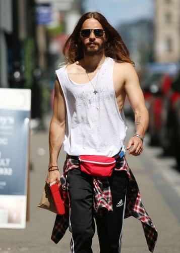Jared Leto Shows Off His Buff Biceps and Hot Bod in a Muscle Tee—See ...