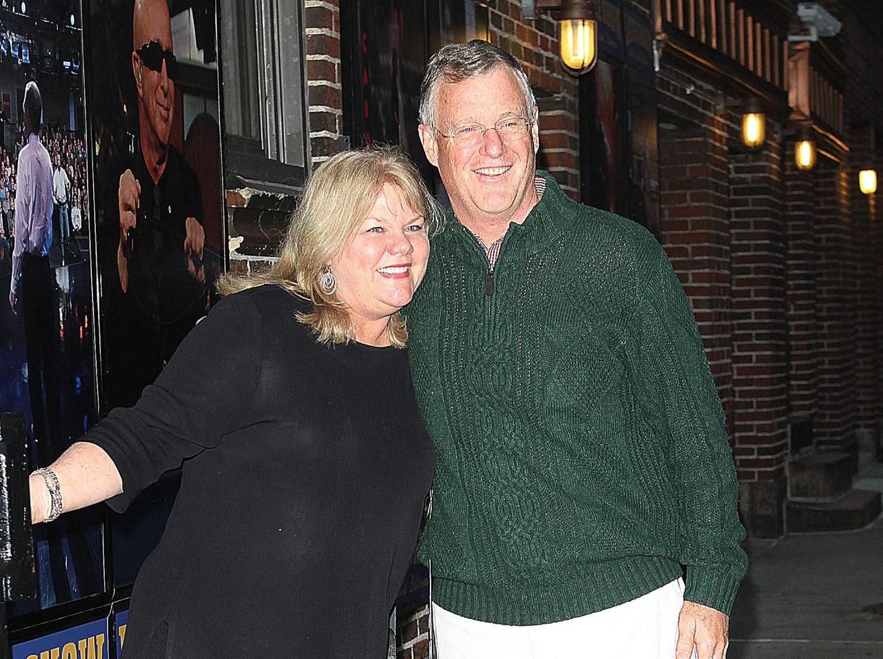 Taylor Swift's Dad Hands Out Sandwiches To Fans At Her Concert: Watch