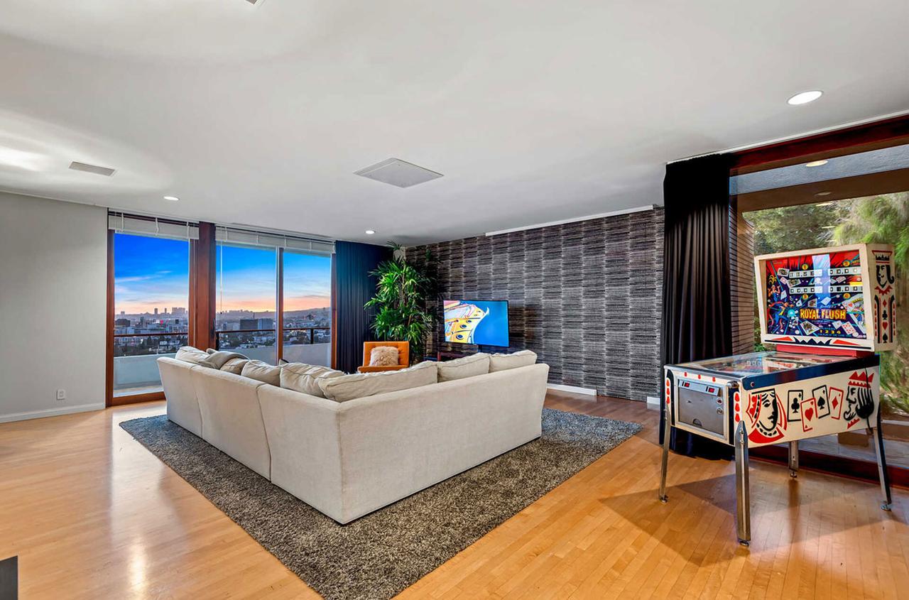 Is Zac Efron Moving Down Under? He Lists $5.9M L.A. Home: Pics