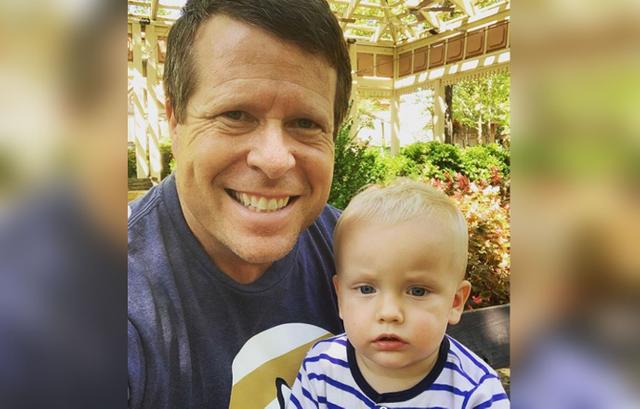 Kendra & Joseph Duggar Take Their Son To 1st Time At A Theme Park