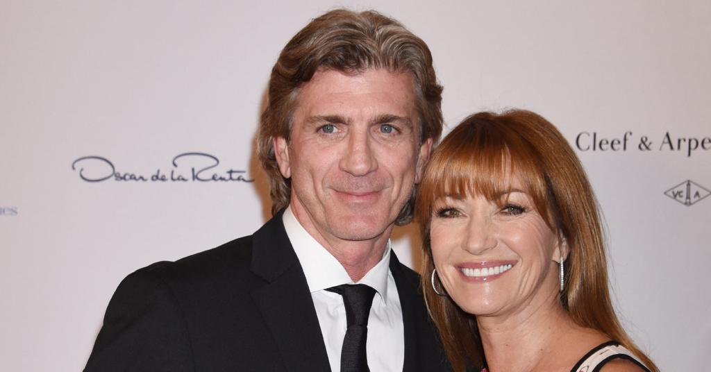 Jane Seymour's Body Wows Fans As She Poses In One-Piece Swimsuit: Photo