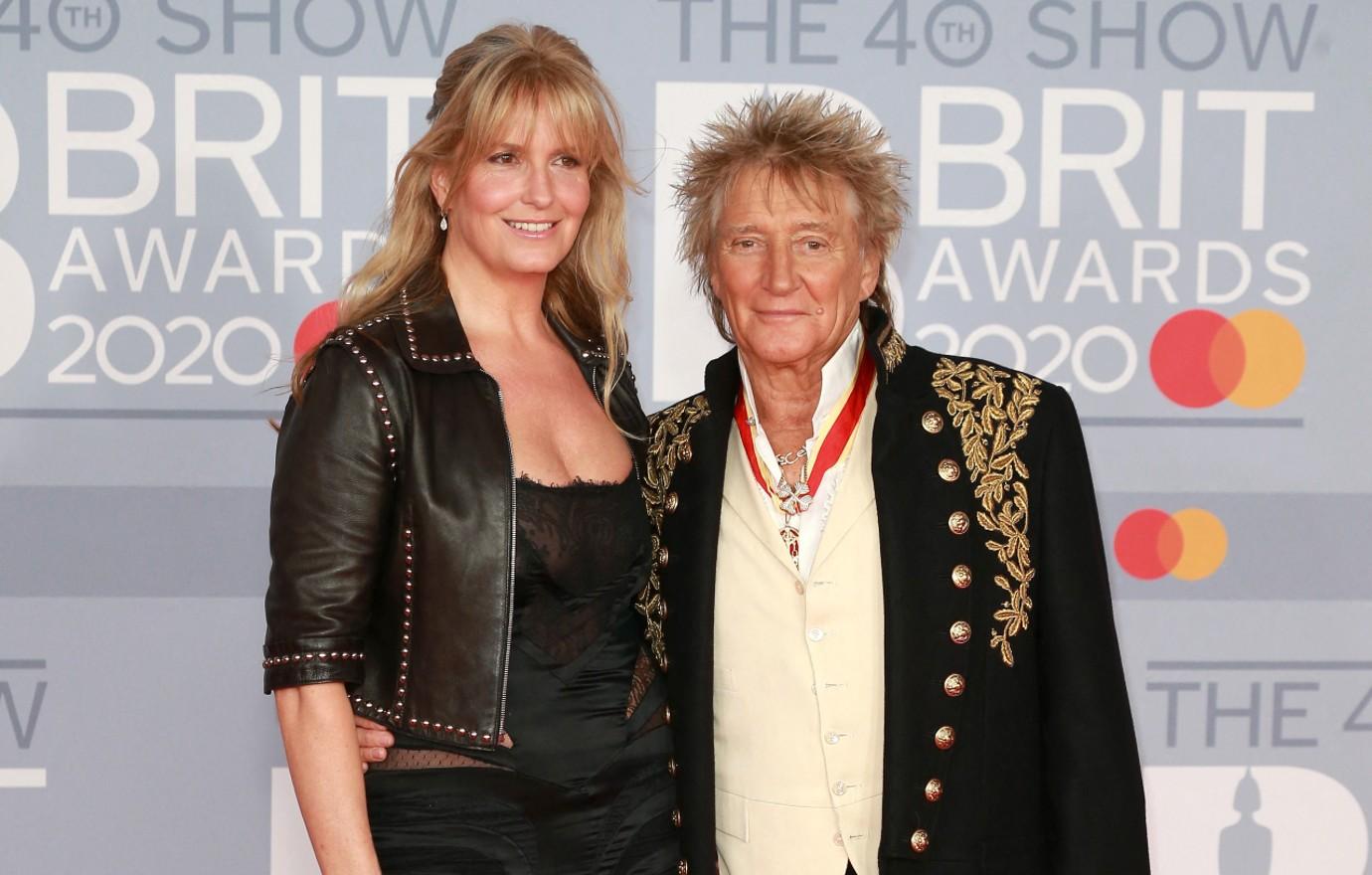 Rod Stewart's Wife Penny Lancaster Stuns In String Bikini: Photos