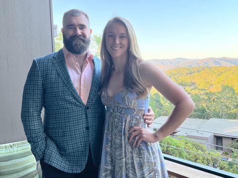 Jason Kelce's Wife Kylie Pregnant With Baby No. 4: See Reveal Photo