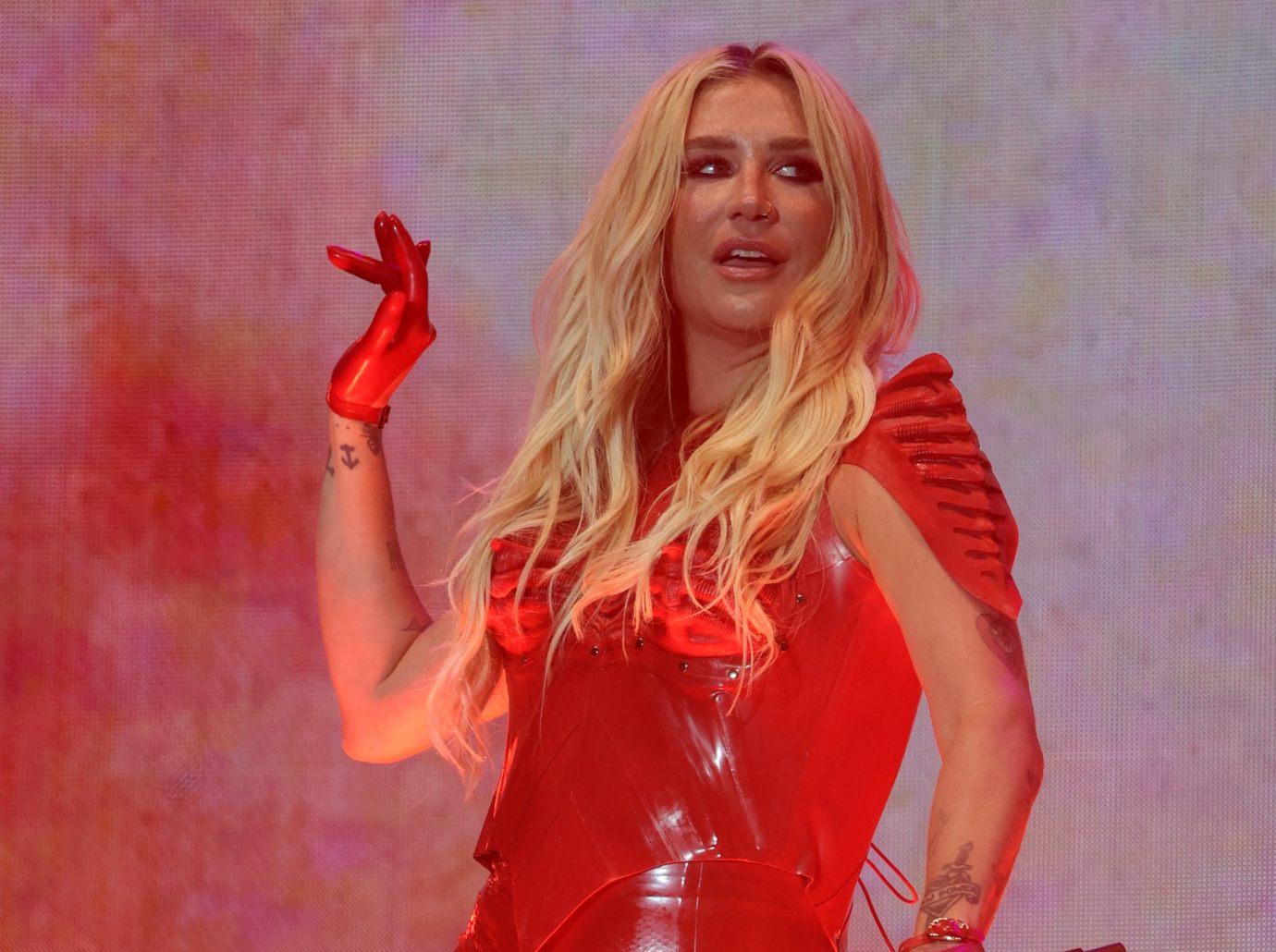 Kesha Shows Off Bikini Body & Slams Haters: Photos