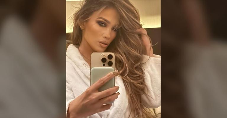Jennifer Lopez Wows Fans With Makeup-Free Selfie On Birthday: Photos