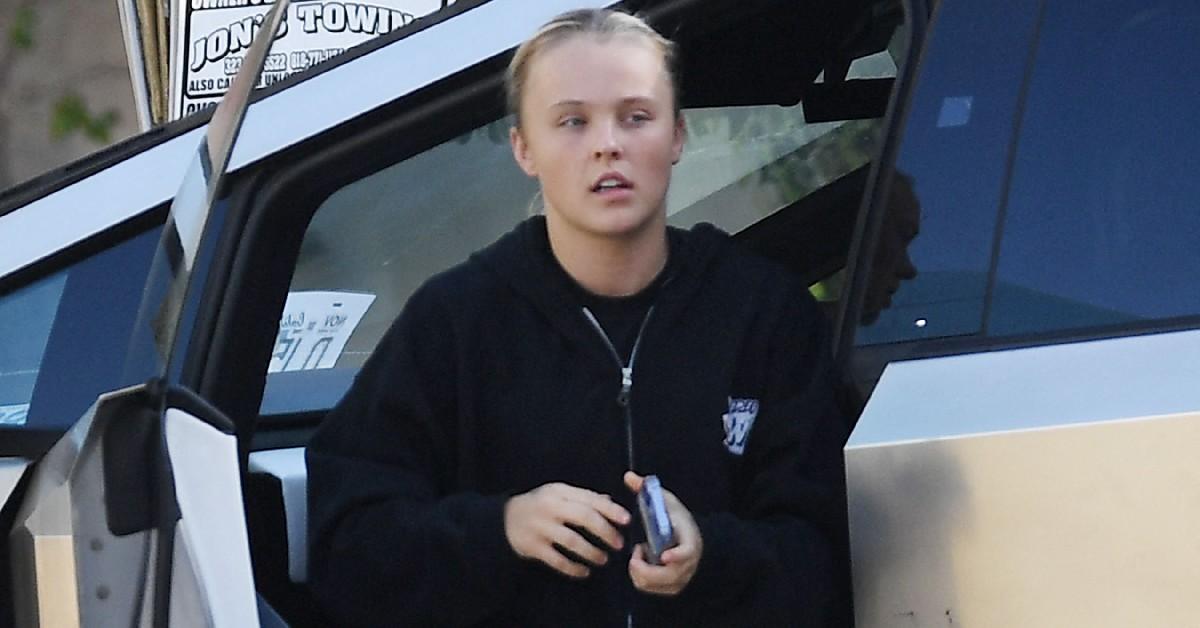 JoJo Siwa Looks Downcast After Revealing Dakayla Wilson Split: Photos