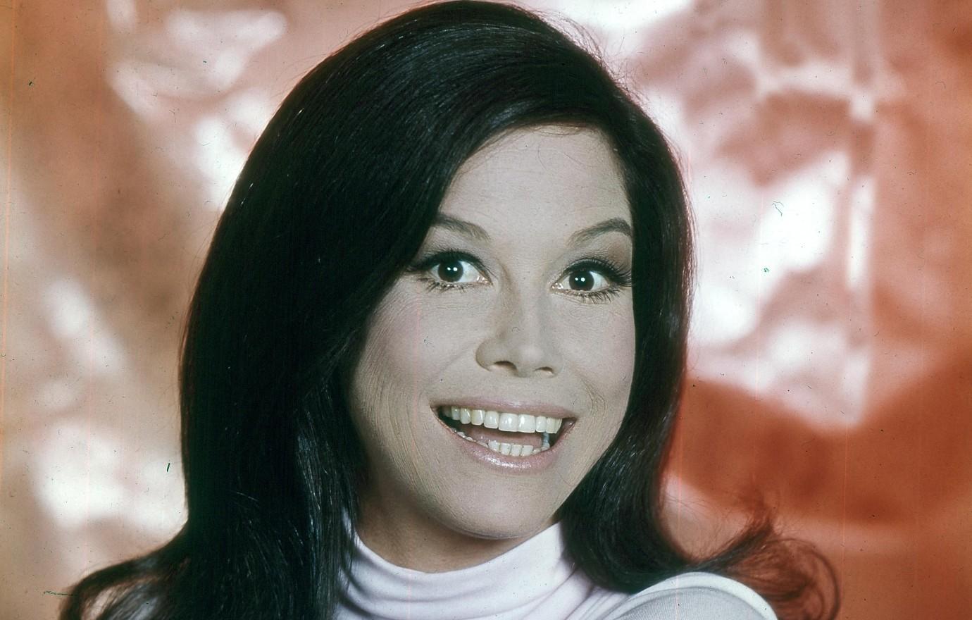 Mary Tyler Moore Hid Severe Blindness For 30 Years, Husband Reveals