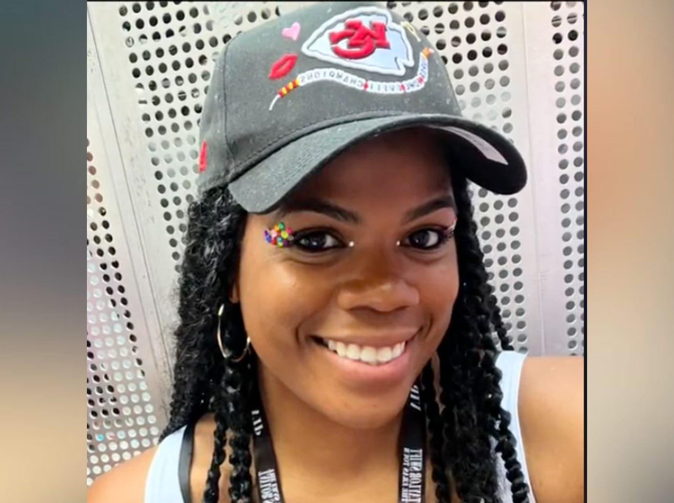 Taylor Swift Gives Thumps-Up To Fan Wearing Chiefs Hat At Show: Watch