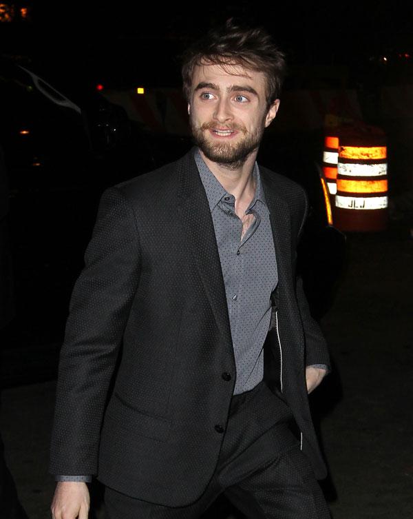 Daniel Radcliffe Signs Autographs and Snaps Selfies Galore With Anxious ...