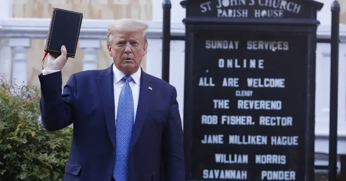 Donald Trump Supports Displaying The 10 Commandments In Schools