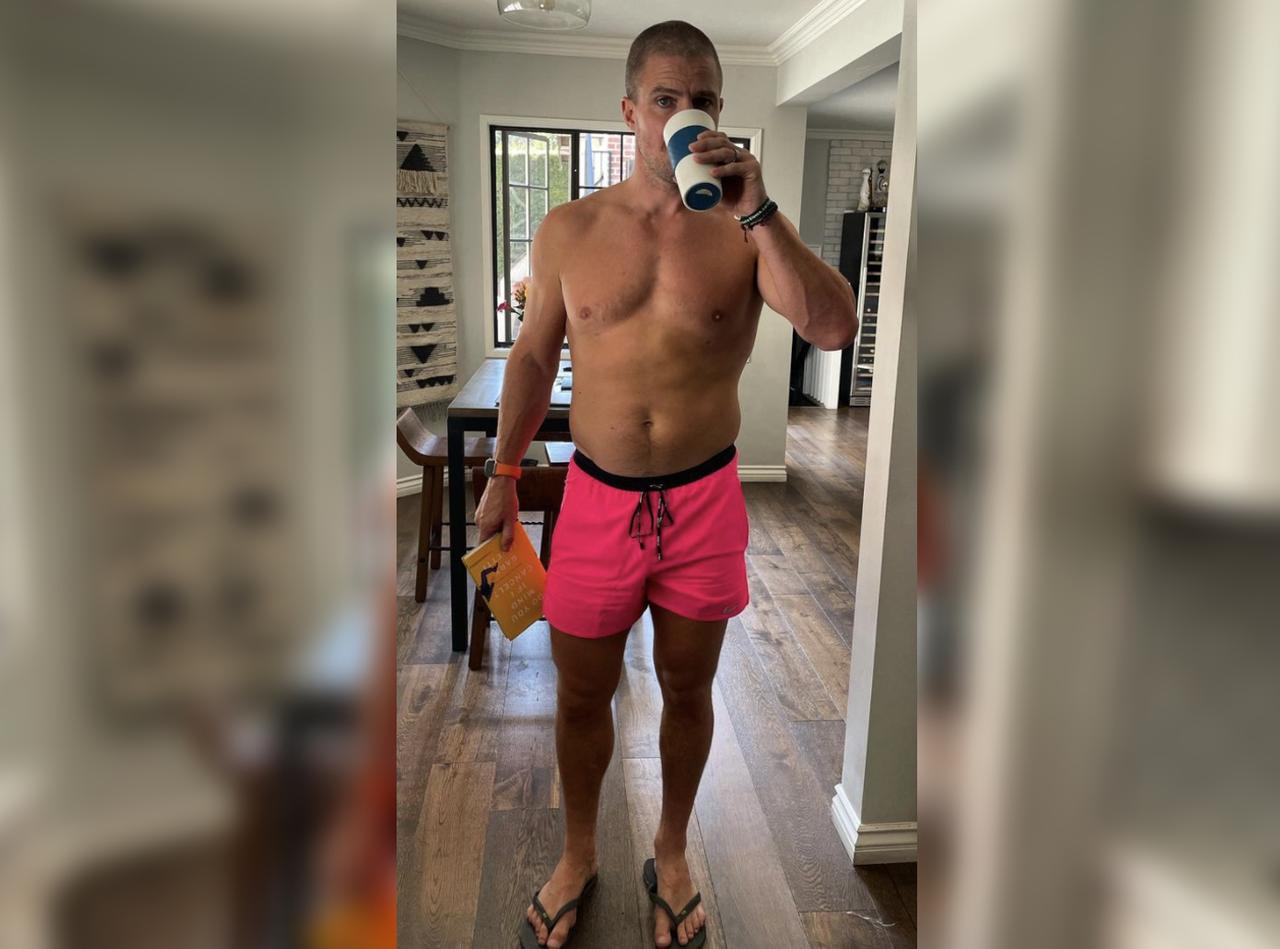 Stephen Amell Flaunts Rock Hard Bod Shirtless In Pink Shorts
