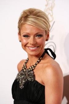 Kelly Ripa Falls Sick on Live!