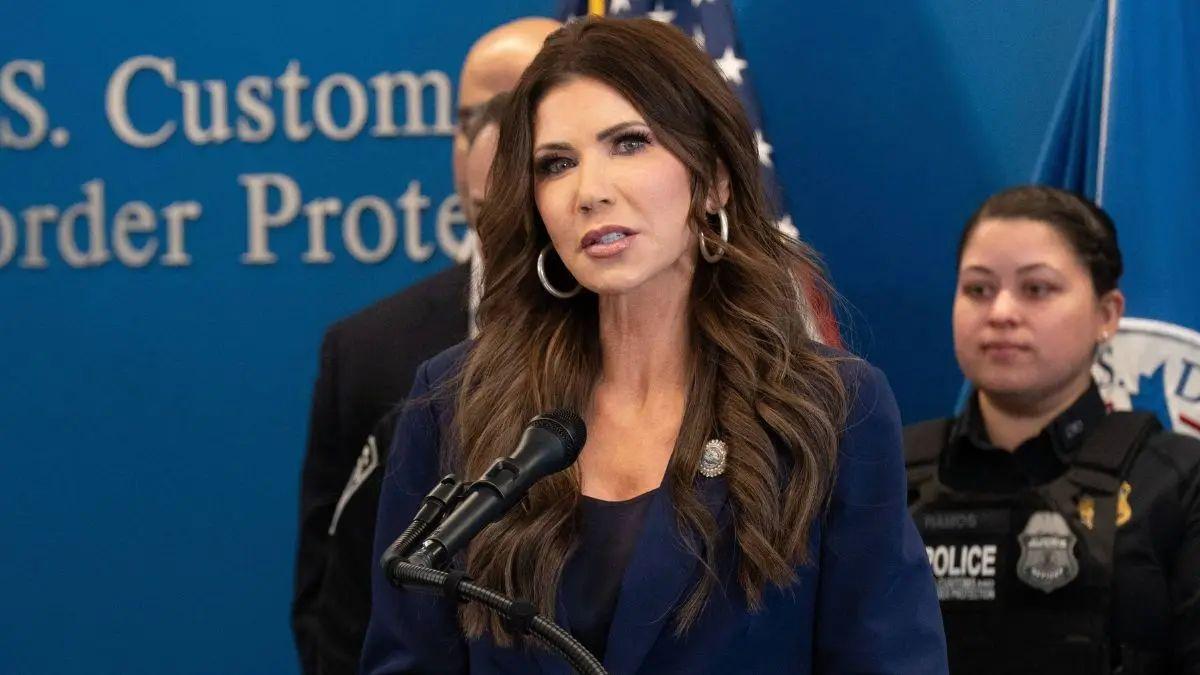 Kristi Noem Blasted For Pointing Gun At ICE Agent’s Head In Viral Clip