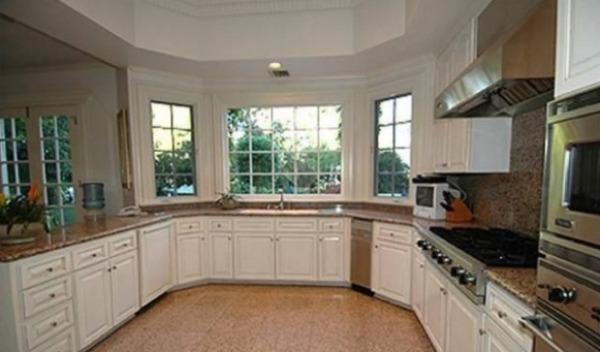 Want to Sleep With Robert Pattinson? Here's How!