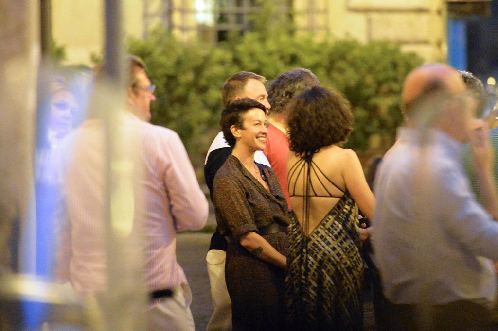 Alanis Morissette Enjoys Dinner With Friends Ahead Of Mini European Tour