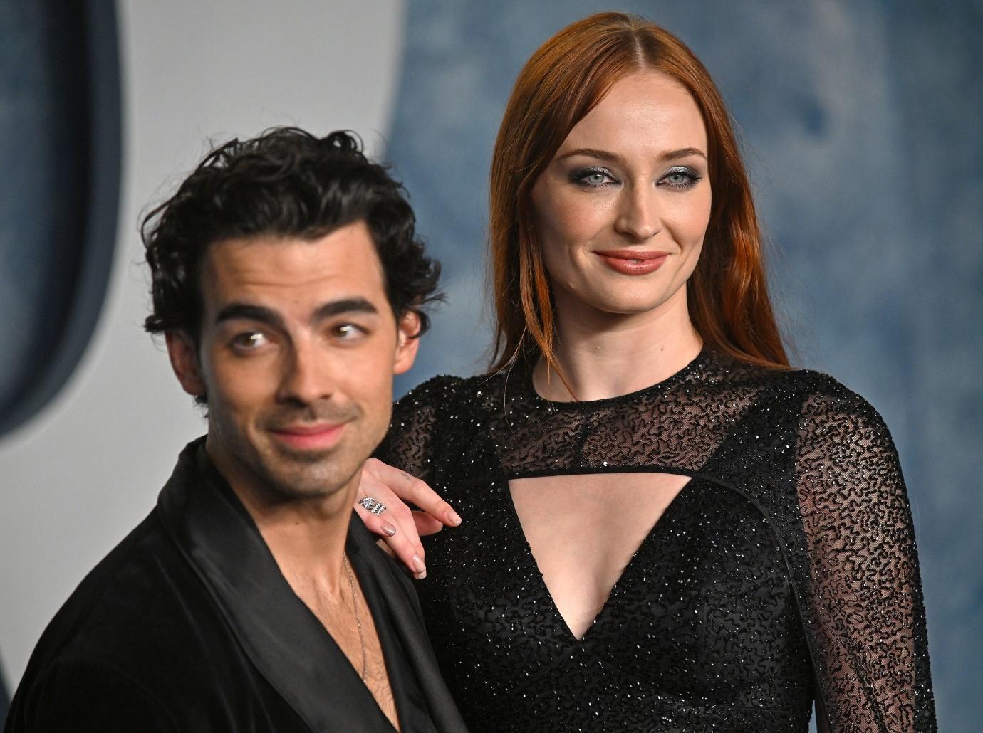 Sophie Turner Kisses Aristocrat Peregrine Pearson After Jonas Split