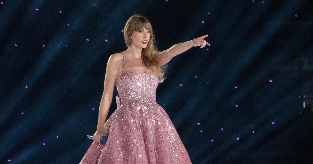 Taylor Swifts Points To Boyfriend Travis Kelce During 'Willow': Watch