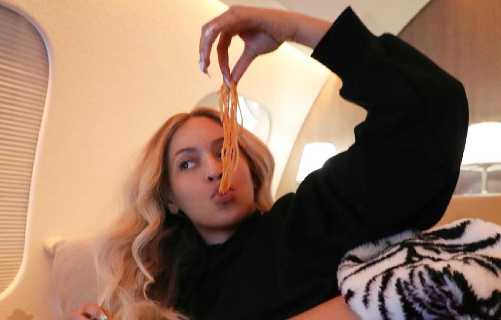 Beyoncé Eats Spaghetti On Her Private Jet Before Album Release: Photo